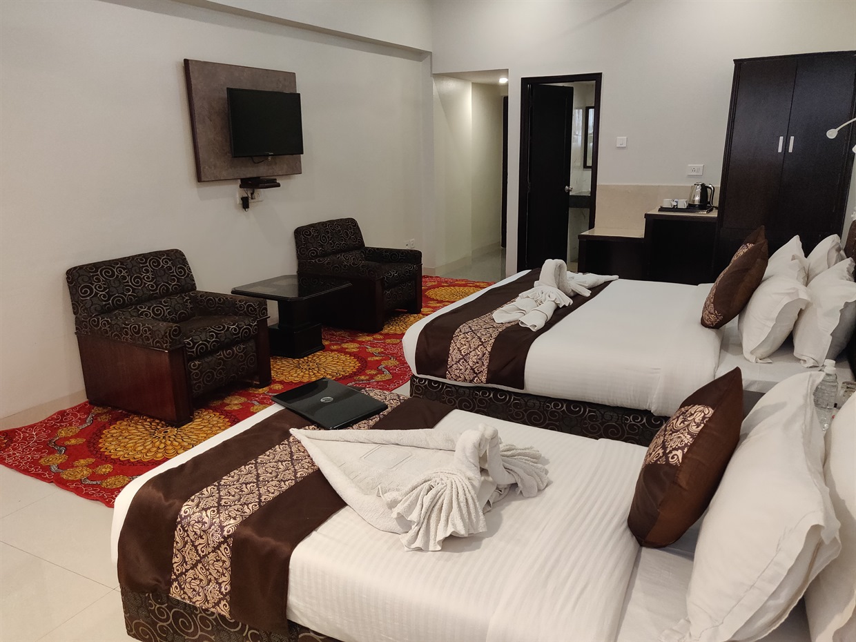 Luxury city center hotel for stay, weddings & meetings